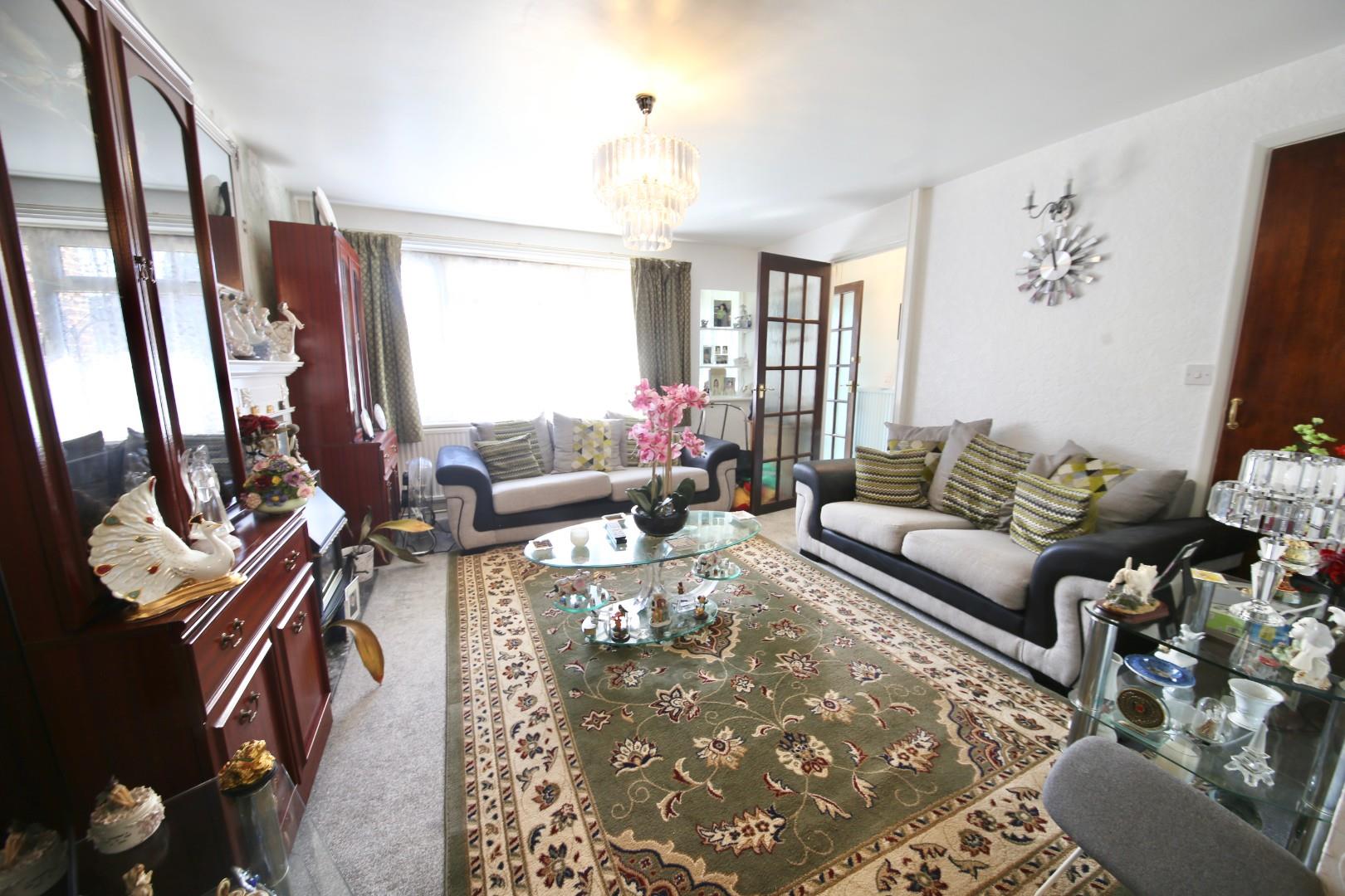 3 Bed, 1 Bath Property For Sale in Beech Road, RH12 4NP